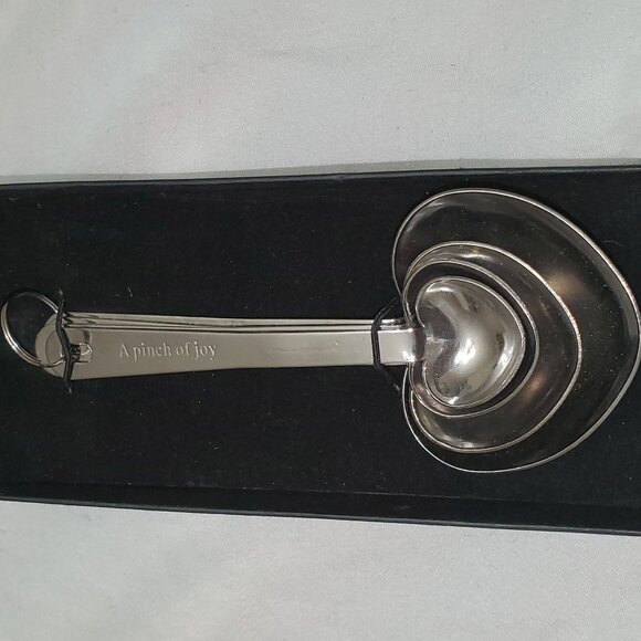 A PINCH OF JOY | Kitchen | A Pinch Of Joy 4 Heart Shaped Measuring ...